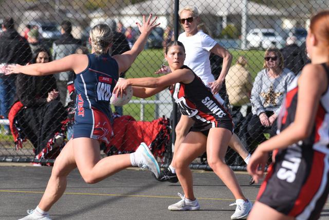 Saints win top-of-the-table clash | The South Eastern Times